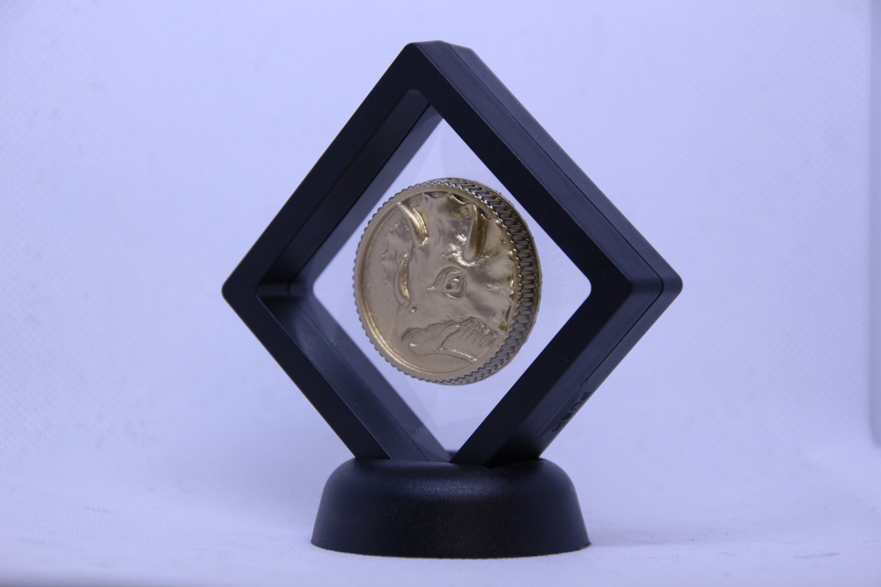 Power Rangers Replica Power Coin Blue Ranger Triceratops Legacy Gold ...